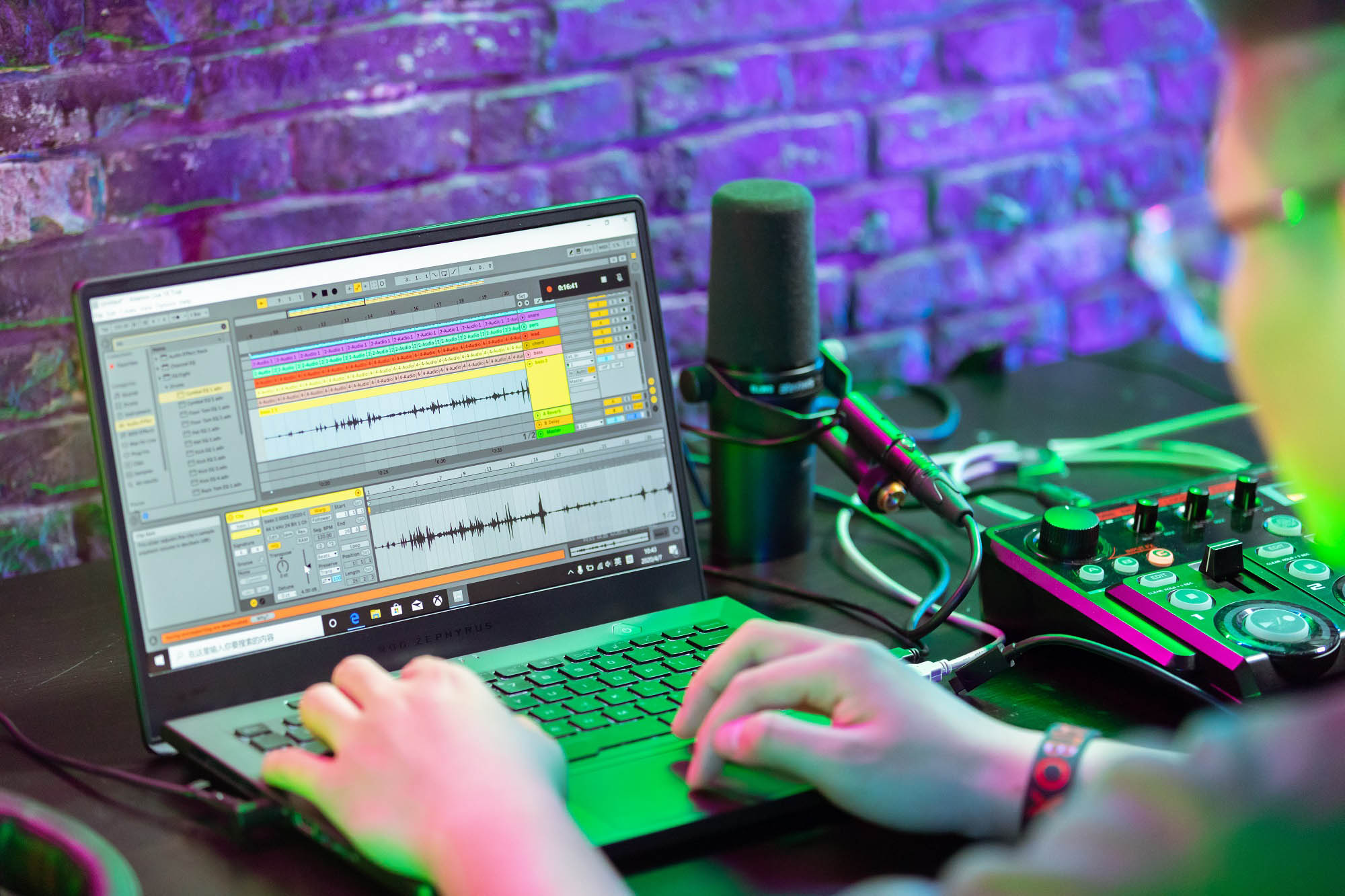 Jumping into the ring with competitive beatboxing champion Zhang Ze ...